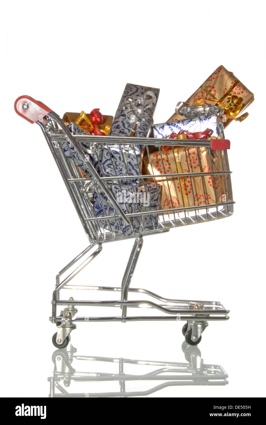 Shopping trolley full hi-res stock photography and images - Alamy