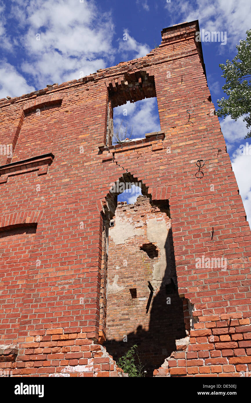 Blue sky and collapsing brick wall of ancient building Stock Photo - Alamy