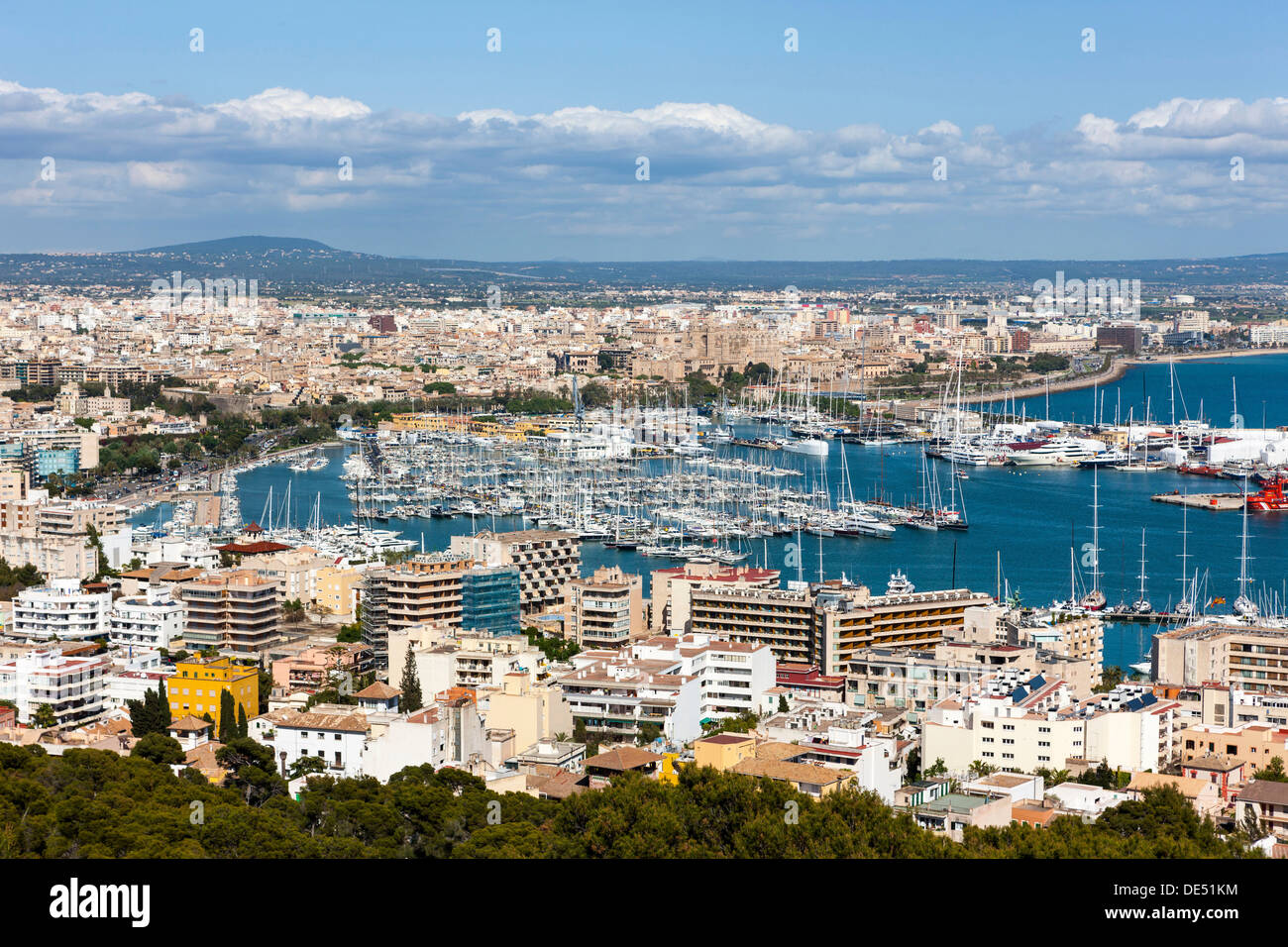 Bellver castle 13th century palma hi-res stock photography and images ...