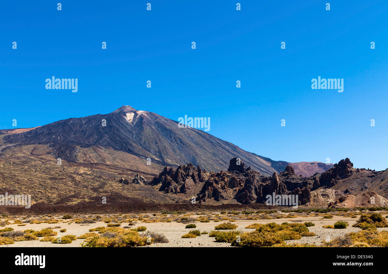 Pico del Teide volcano with lava rocks in the Teide National Park ...