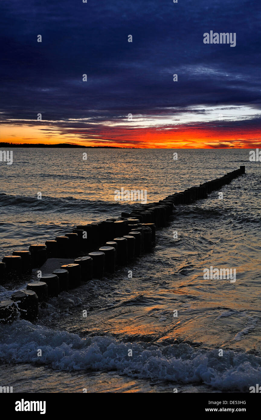 Groin beach sea ocean hi-res stock photography and images - Alamy