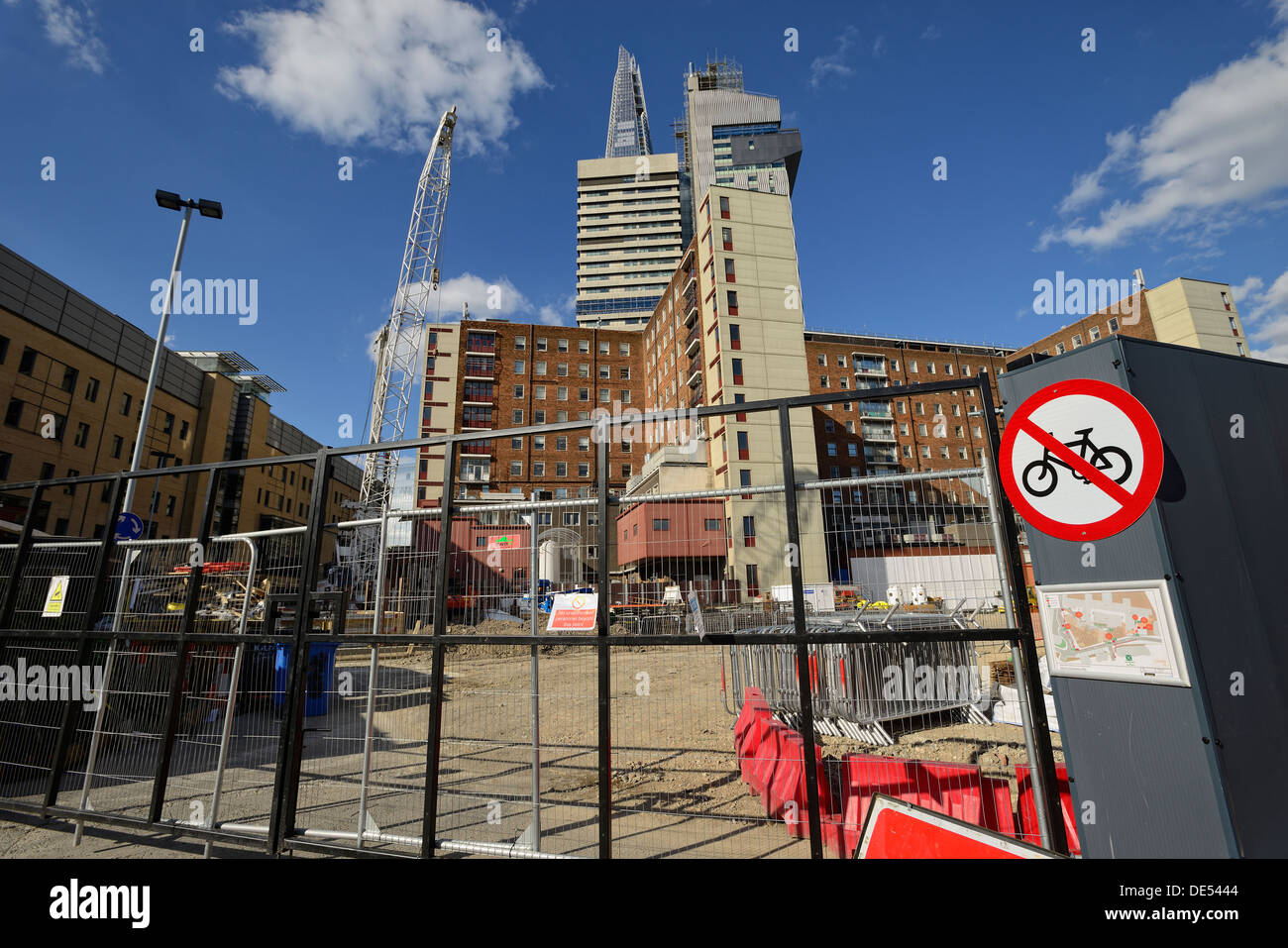 Construction cranes at the new Guy's Hospital Cancer Care Centre in ...