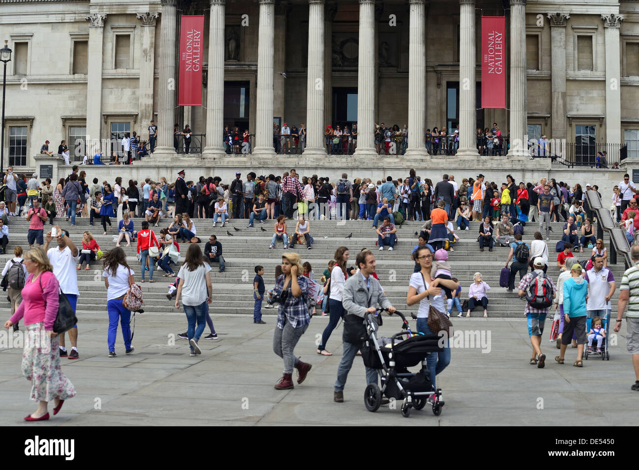 Crowds in front of the National Gallery at Trafalgar Square, London ...
