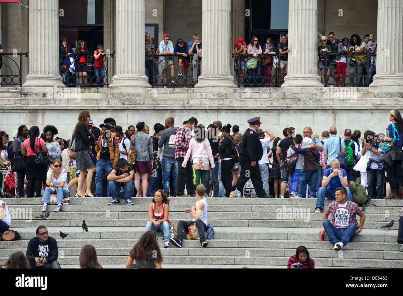Crowds in front of the National Gallery at Trafalgar Square, London ...