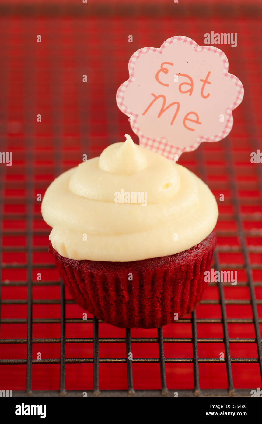 Cupcake with cream and a note with the words: Eat me Stock Photo - Alamy