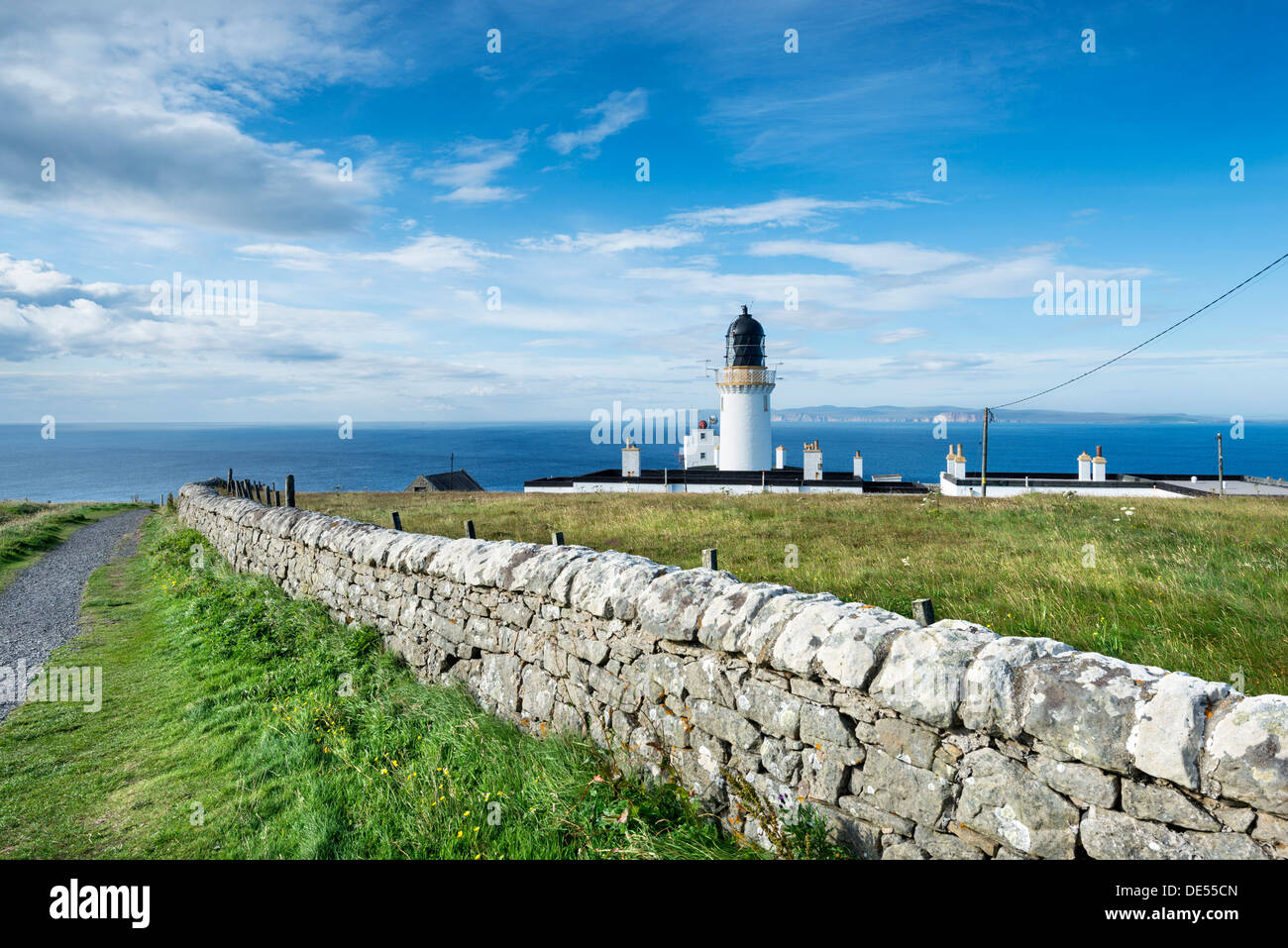 Dunnet Head lighthouse on the north coast of Scotland, Caithness ...