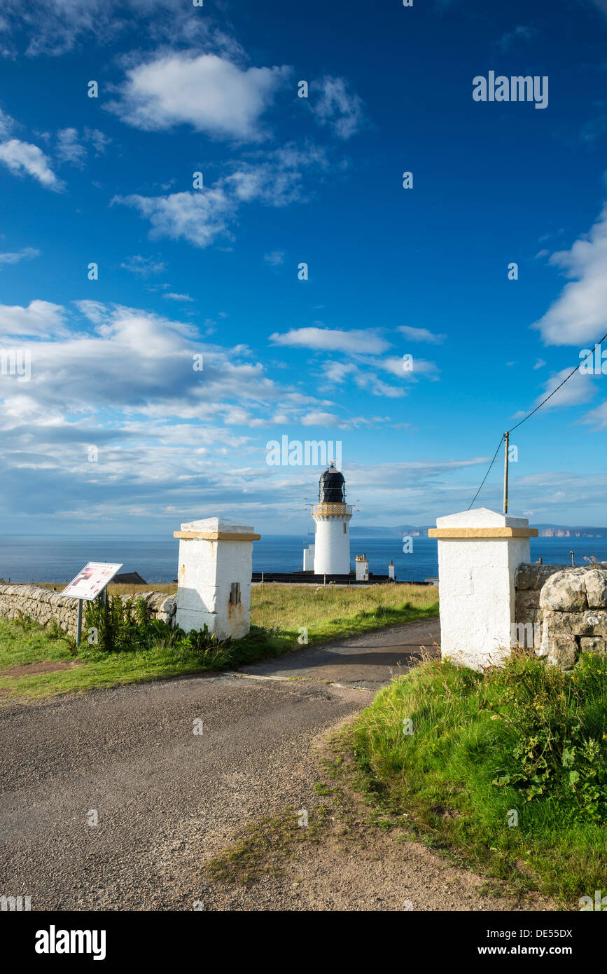 Lighthouse, Dunnet Head peninsula, northern coast of Scotland, Scotland ...