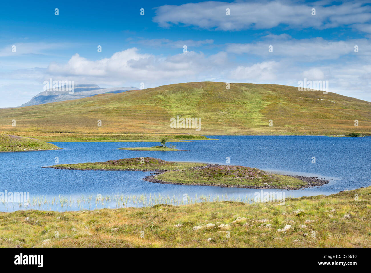 Loch Mudale, the 927 m high Ben Hope Mountain on the horizon ...