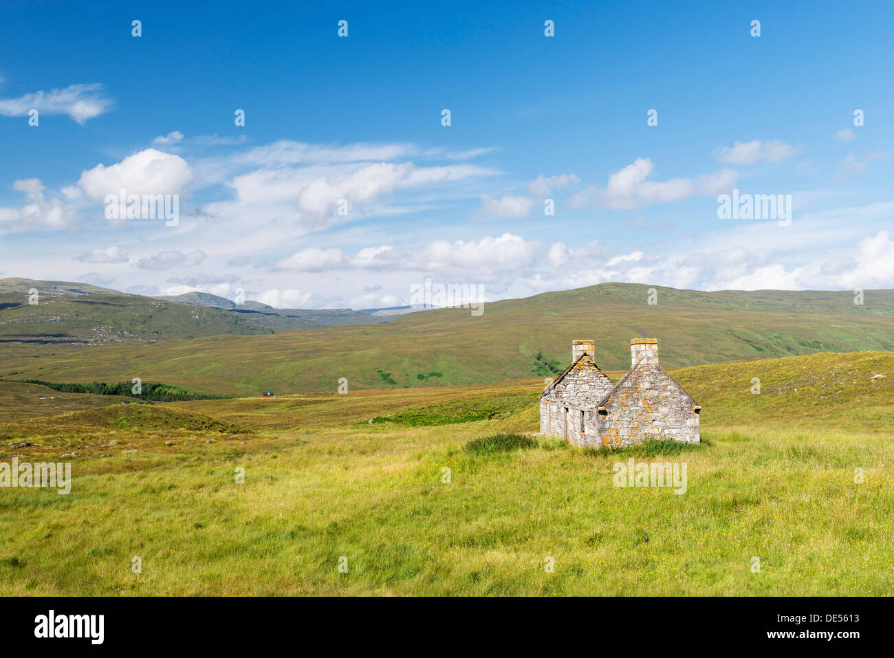 Run down cottage hi-res stock photography and images - Alamy