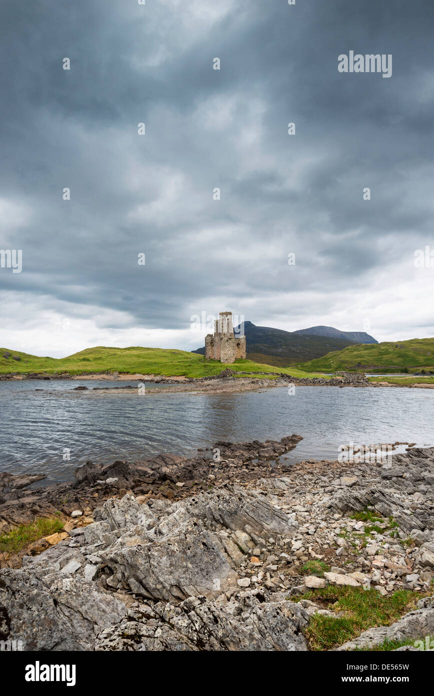 Ruins of Ardvreck Castle on a peninsula in the lake of Loch Assynt ...