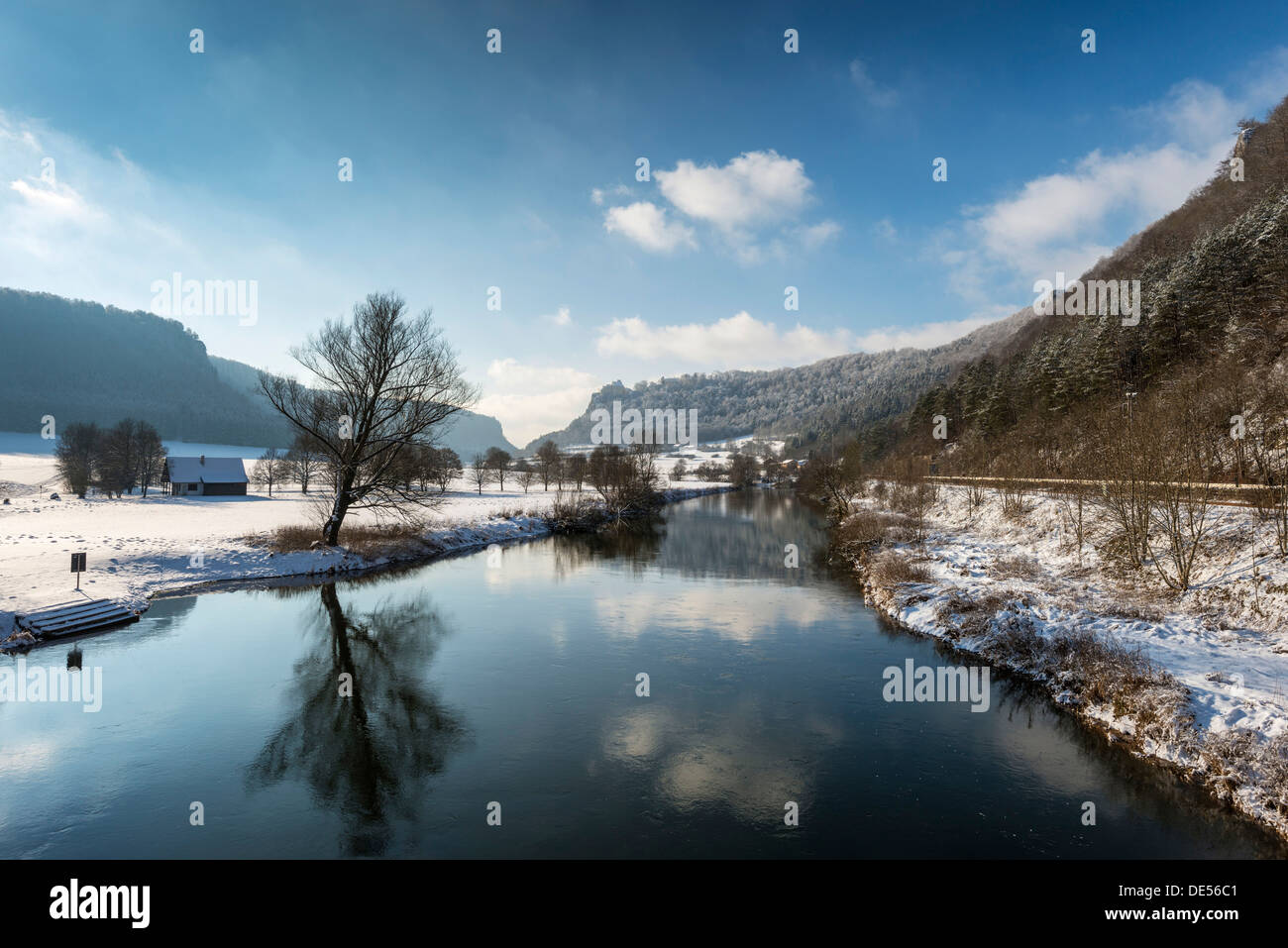 Danube River in the wintry Upper Danube Valley, Hausen im Tal, Donautal ...