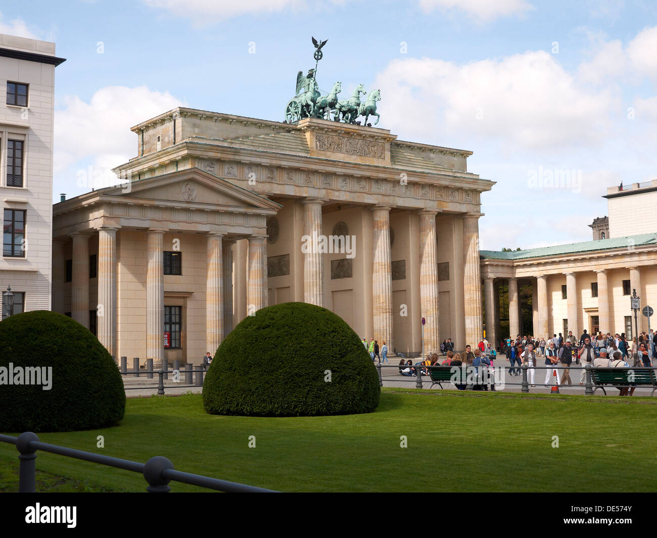 German people outside berlin gate hi-res stock photography and images ...