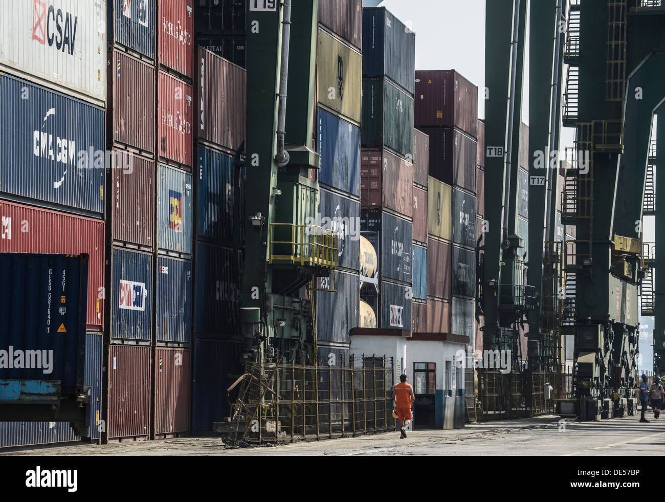 Containers port brazil hi-res stock photography and images - Alamy