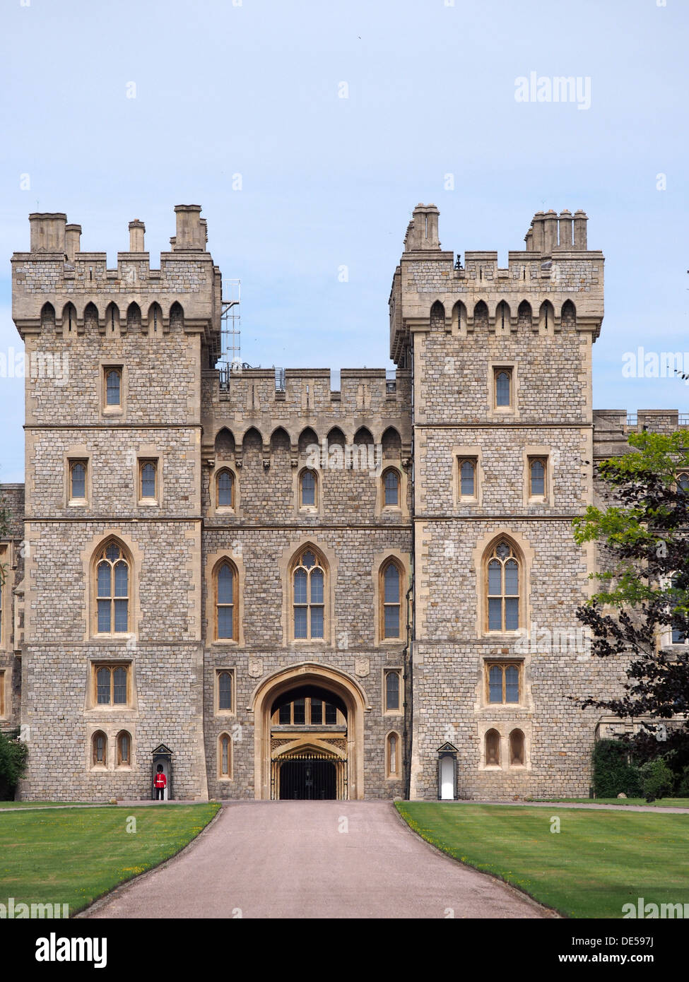 Windsor castle entrance viewed from Long Walk Stock Photo - Alamy