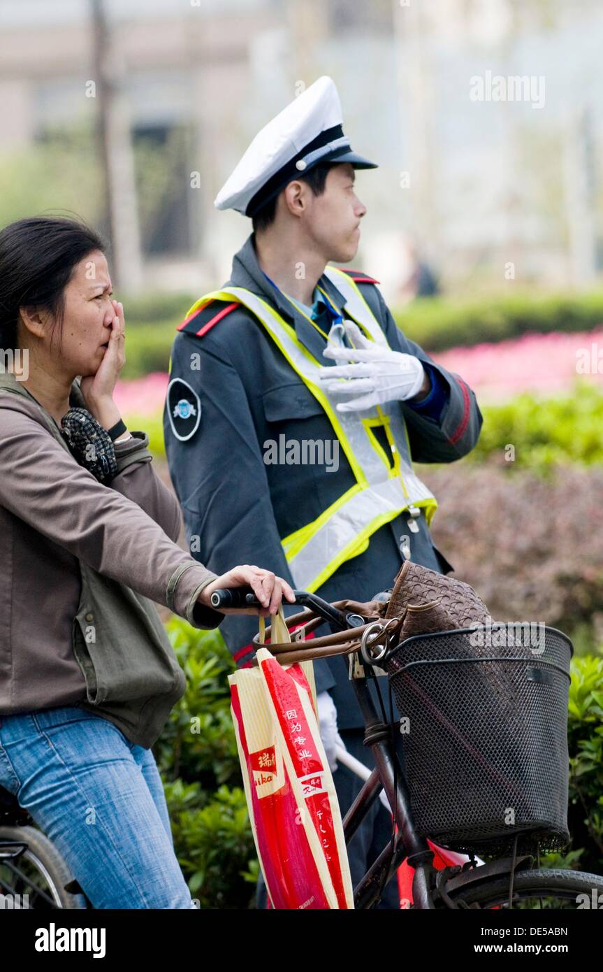 Chinese policeman hi-res stock photography and images - Alamy
