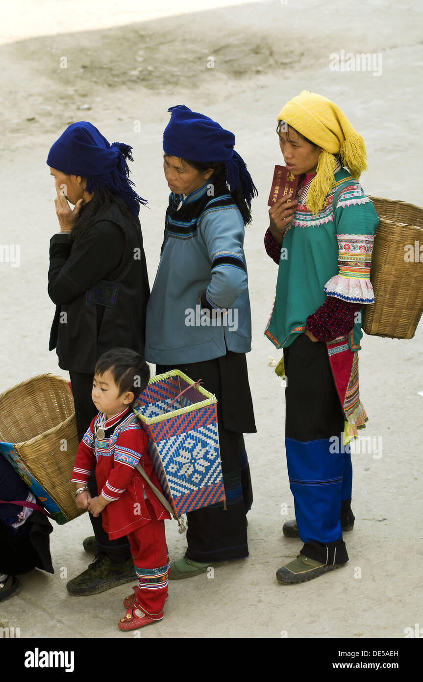 Hani women and children wait in line for a medical checkup Stock Photo ... Hani women and children wait in line for a medical checkup Stock Photo ...