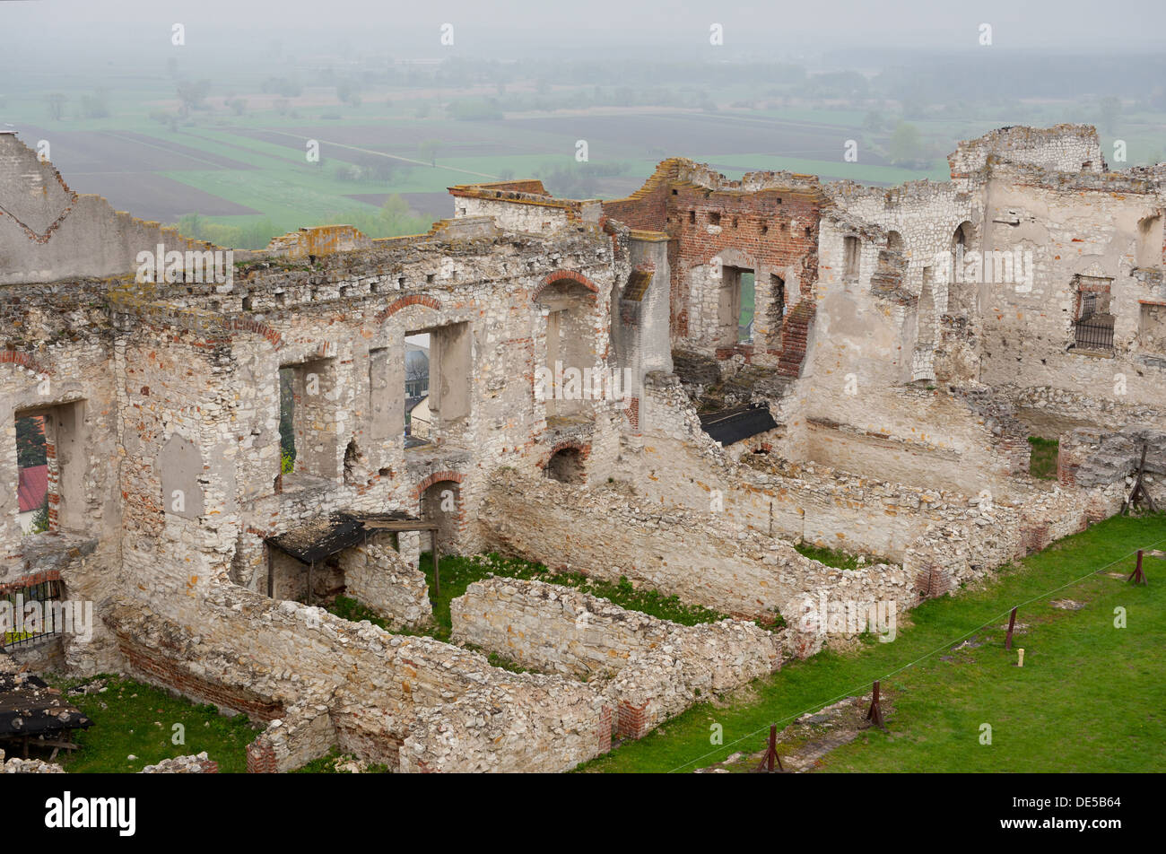 damaged walls ruins of old Janowiec Castle Stock Photo - Alamy