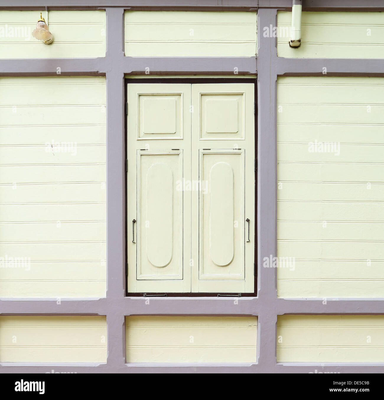 vintage wooden window with wooden wall Stock Photo - Alamy