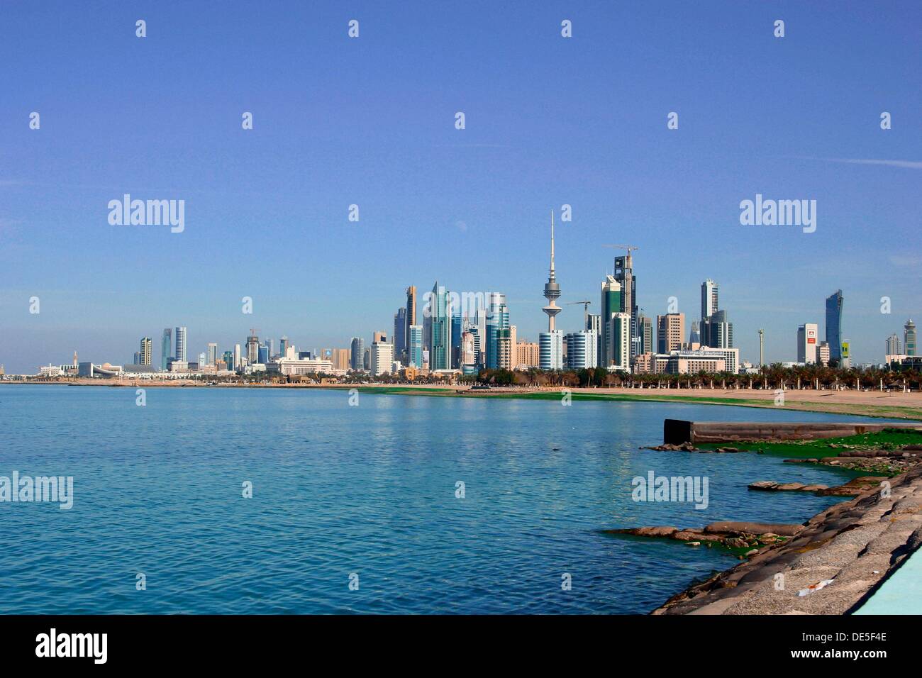 Kuwaiti water tower hi-res stock photography and images - Alamy