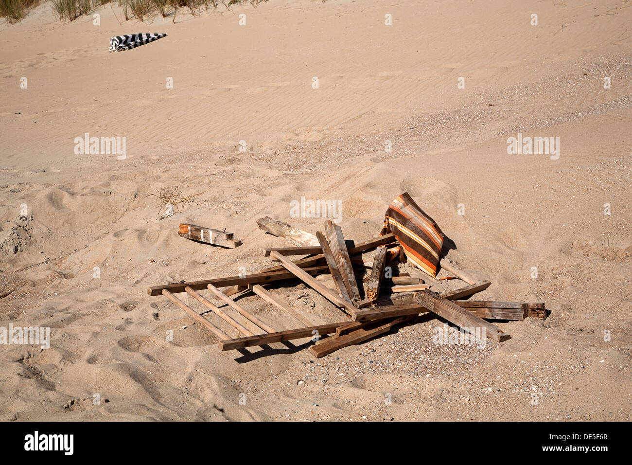 Broken beach chair left behind at end of season Stock Photo - Alamy
