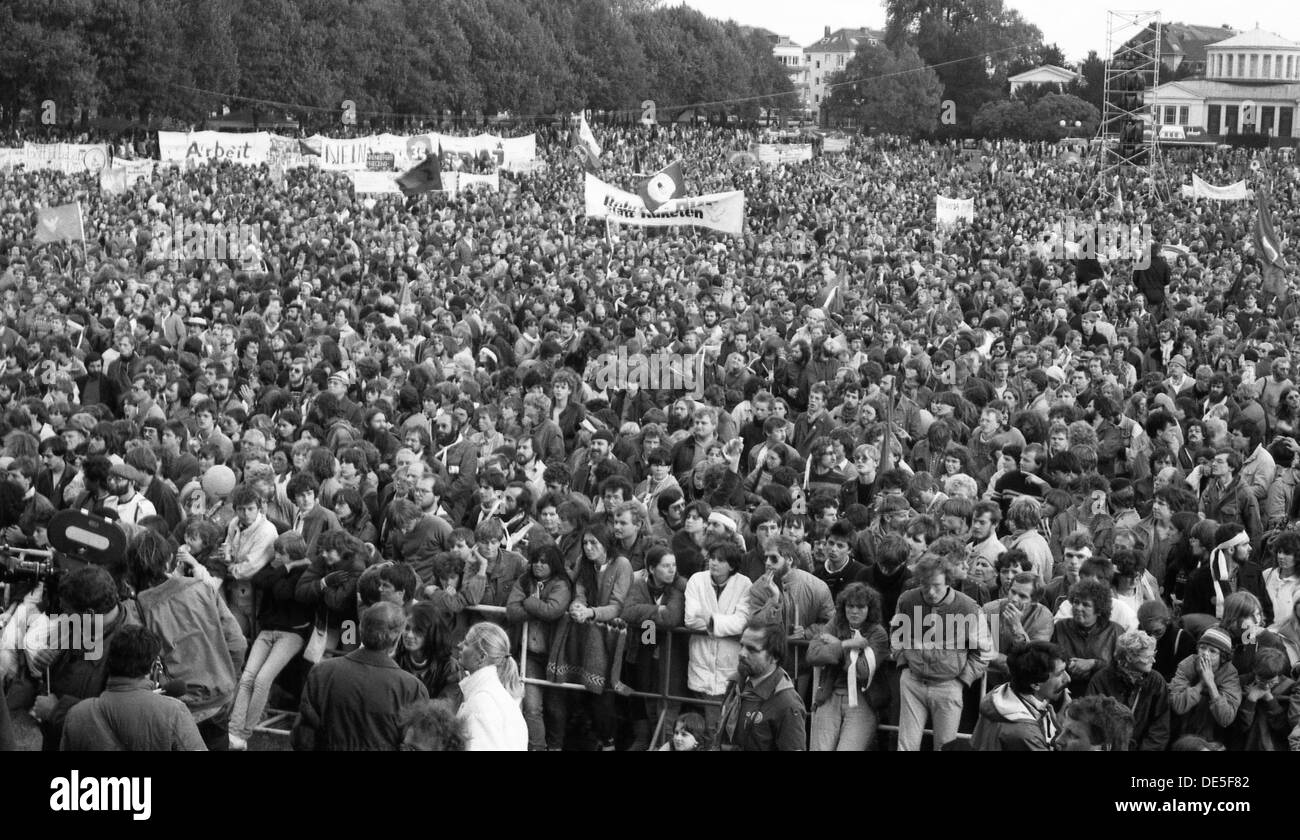 The peace movement today 29 years ago was an unbroken mass movement ...