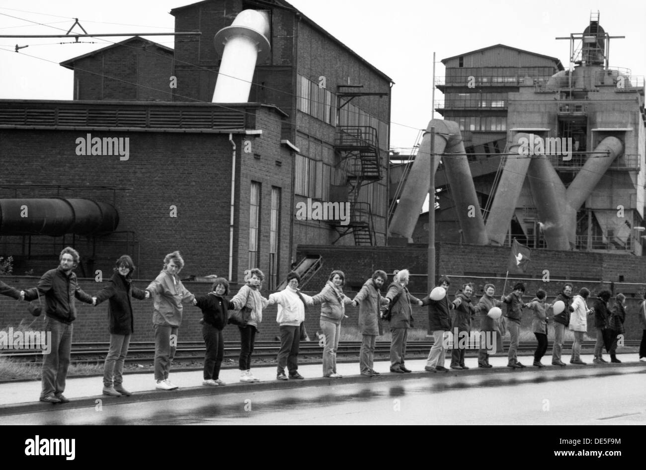 The peace movement today 29 years ago was an unbroken mass movement ...