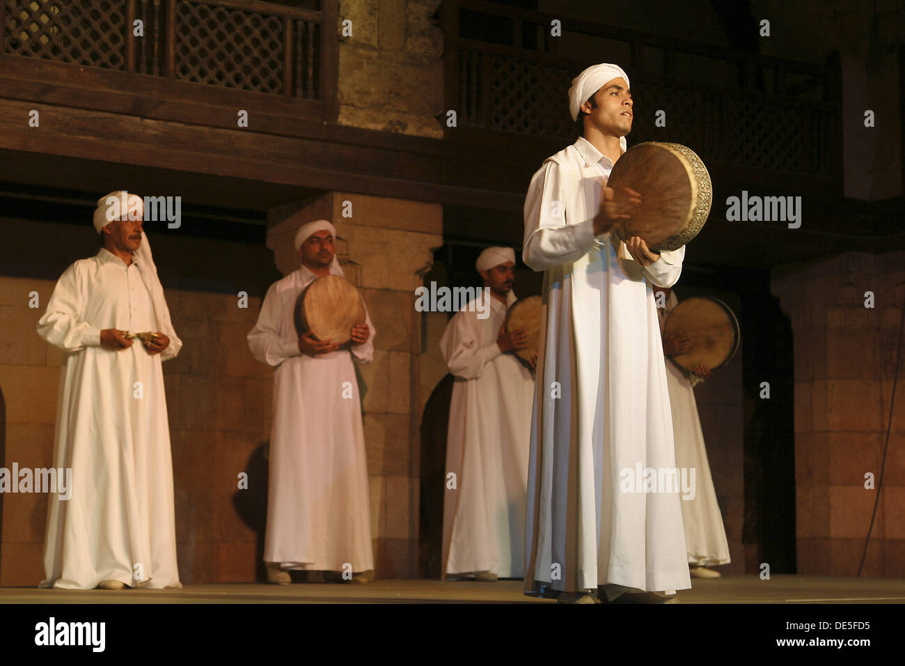 People dancing cairo hi-res stock photography and images - Alamy