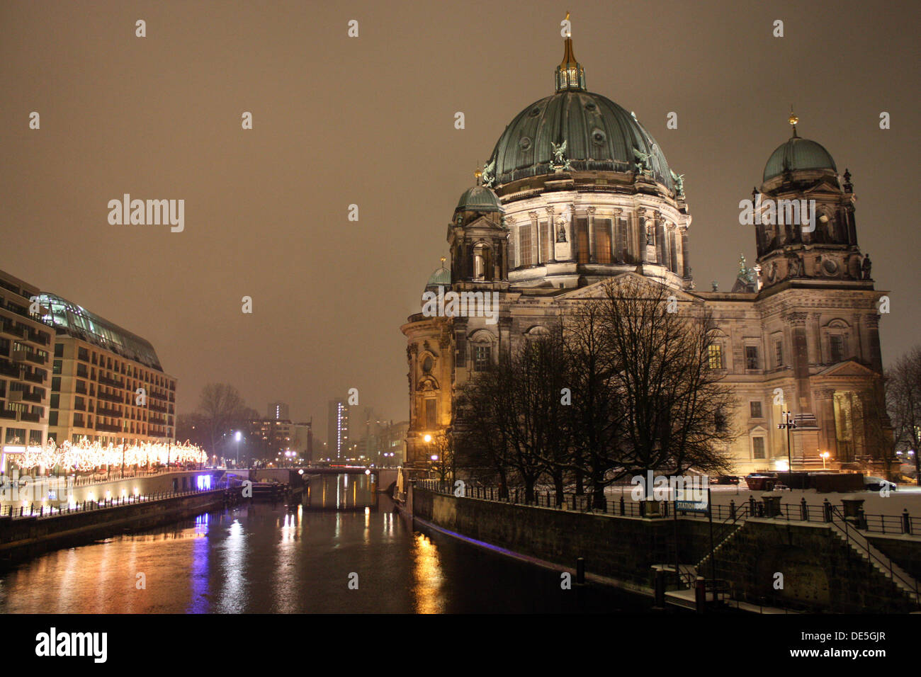 Nachtansicht berliner dom ii hi-res stock photography and images - Alamy