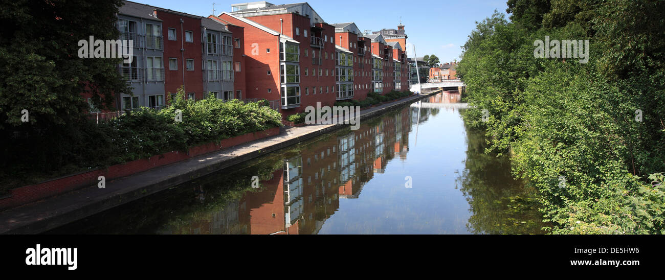 Narrowboat moorings, Grand Union Canal, Leicester City, Leicestershire ...