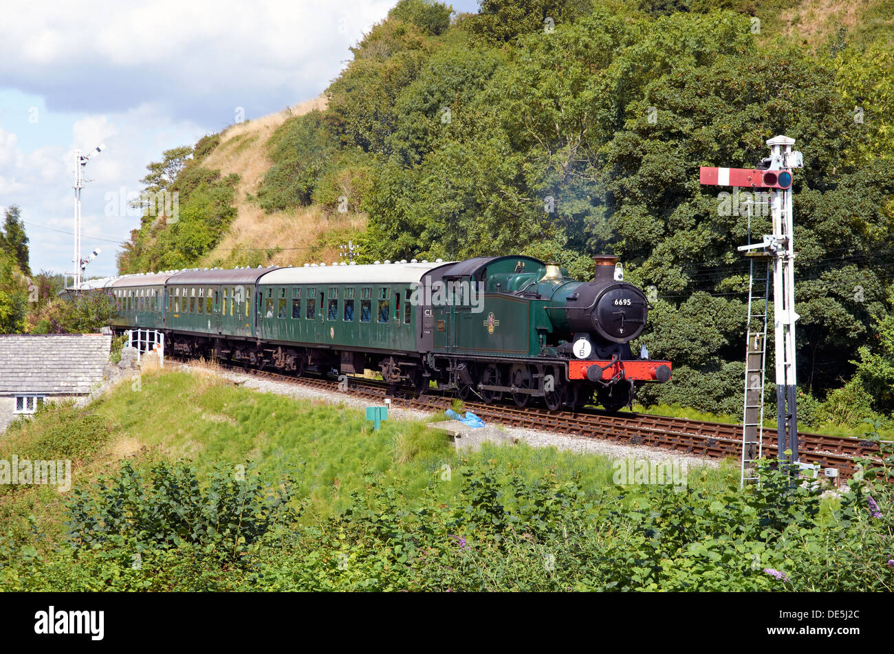 Corfe castle station hi-res stock photography and images - Alamy