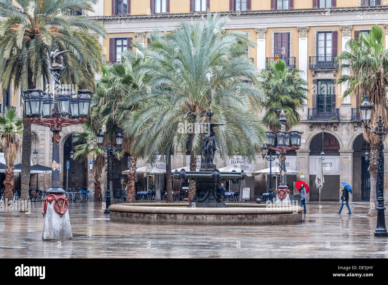 Plaza real barcelona spain hi-res stock photography and images - Alamy