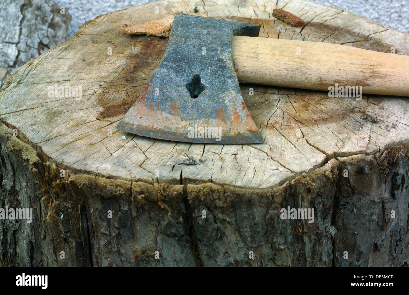 Sharp logs hi-res stock photography and images - Alamy