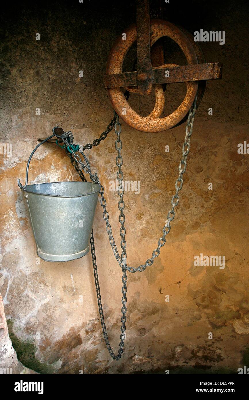 Pulley bucket hi-res stock photography and images - Alamy