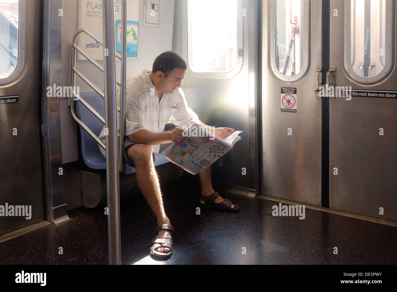 Mta subway pole hi-res stock photography and images - Alamy