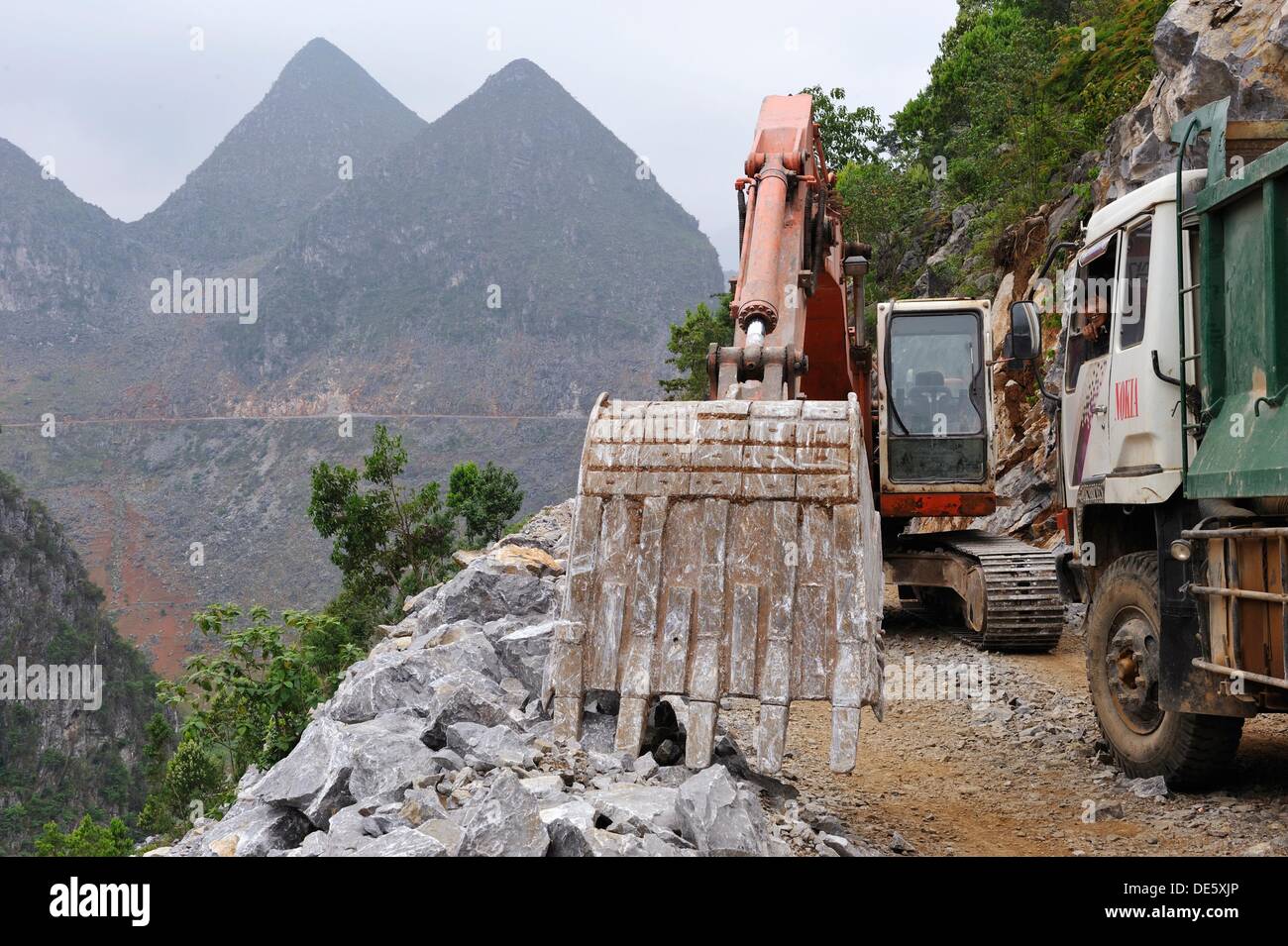 Under construction civil engineering hi-res stock photography and ...