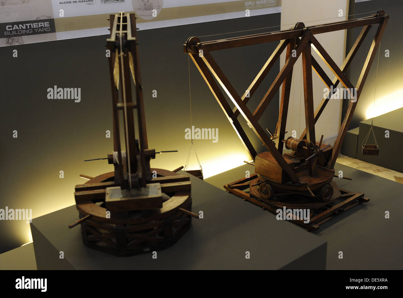 Machine. Leonardes models. Revolving cranes. 15th century. The Science ...