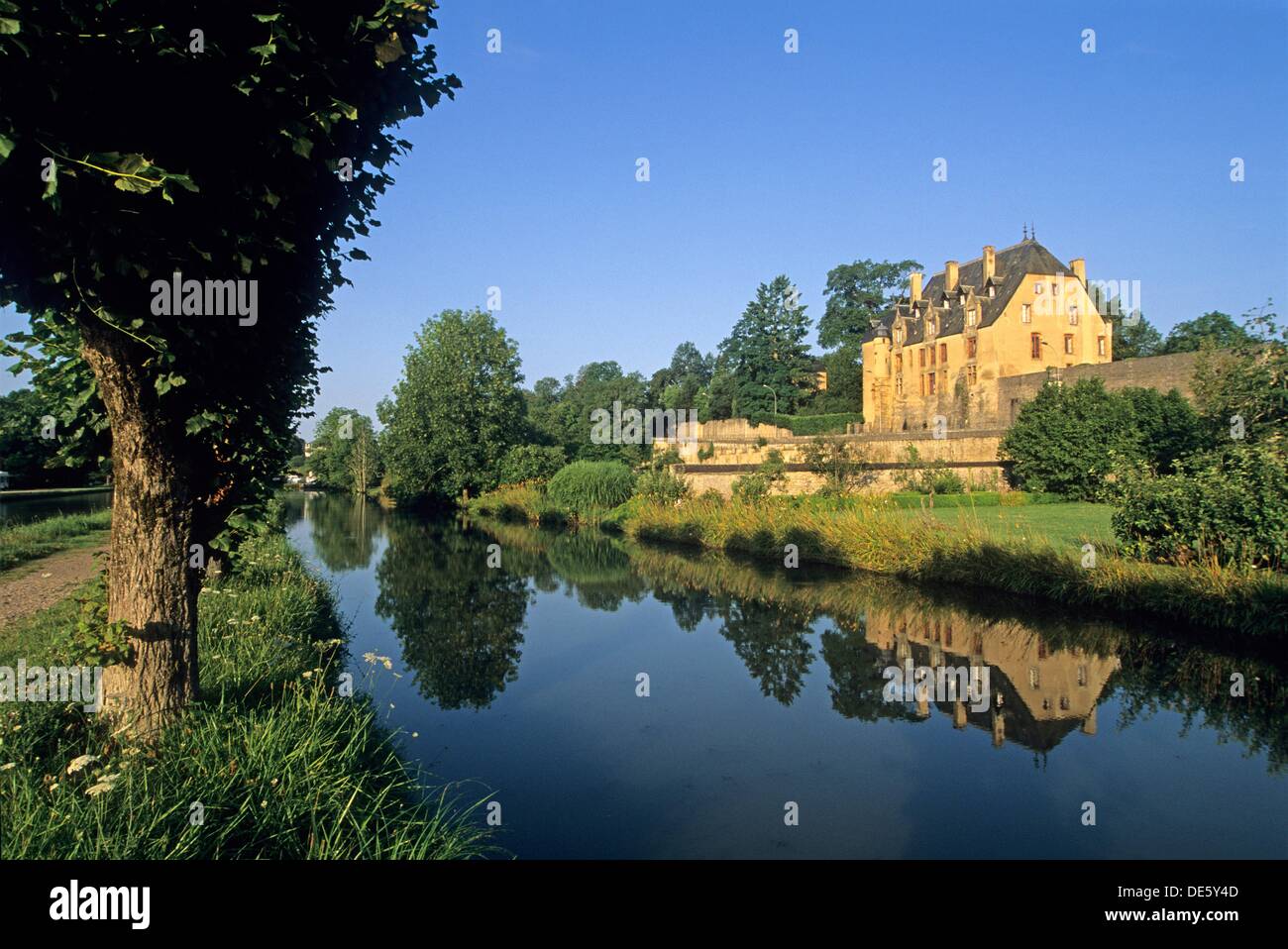 Chateau chatillon burgundy hi-res stock photography and images - Alamy