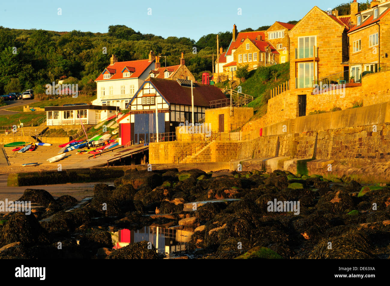 English cottage by sea hi-res stock photography and images - Alamy