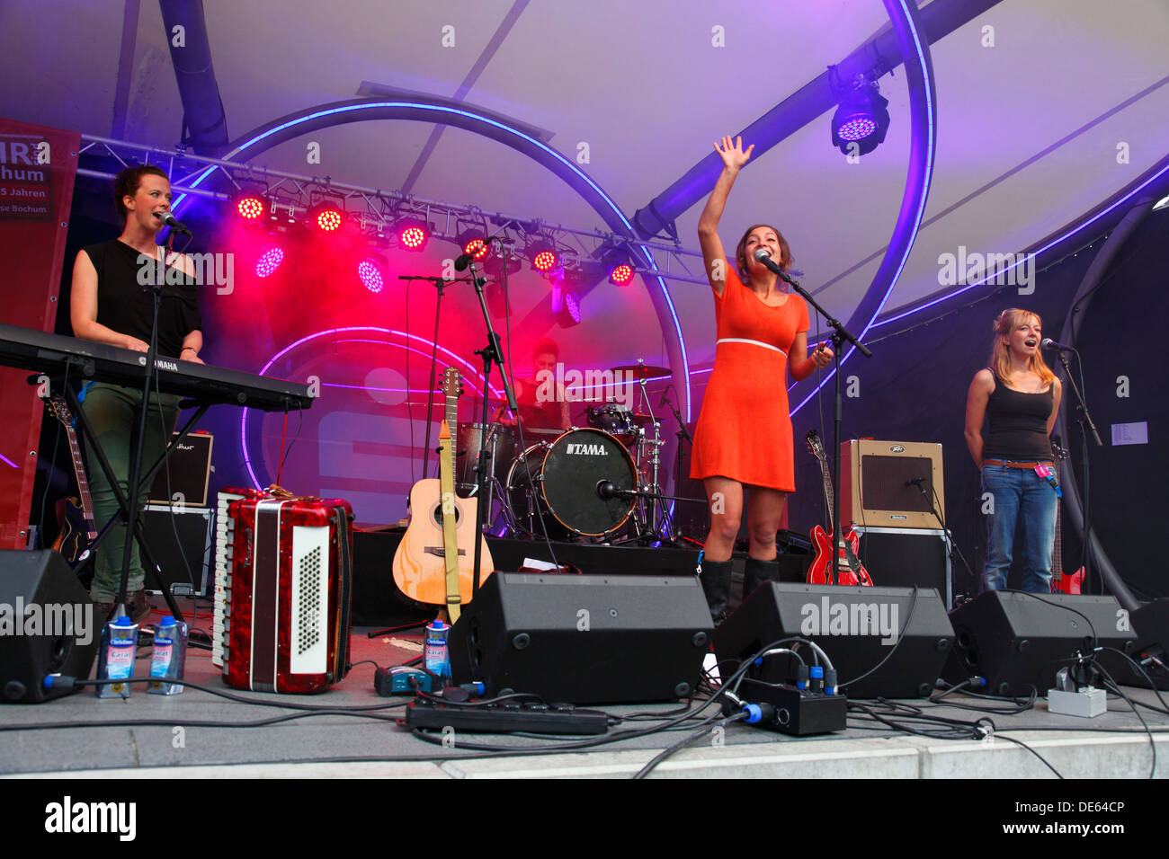 Vocal group singers pop hi-res stock photography and images - Alamy