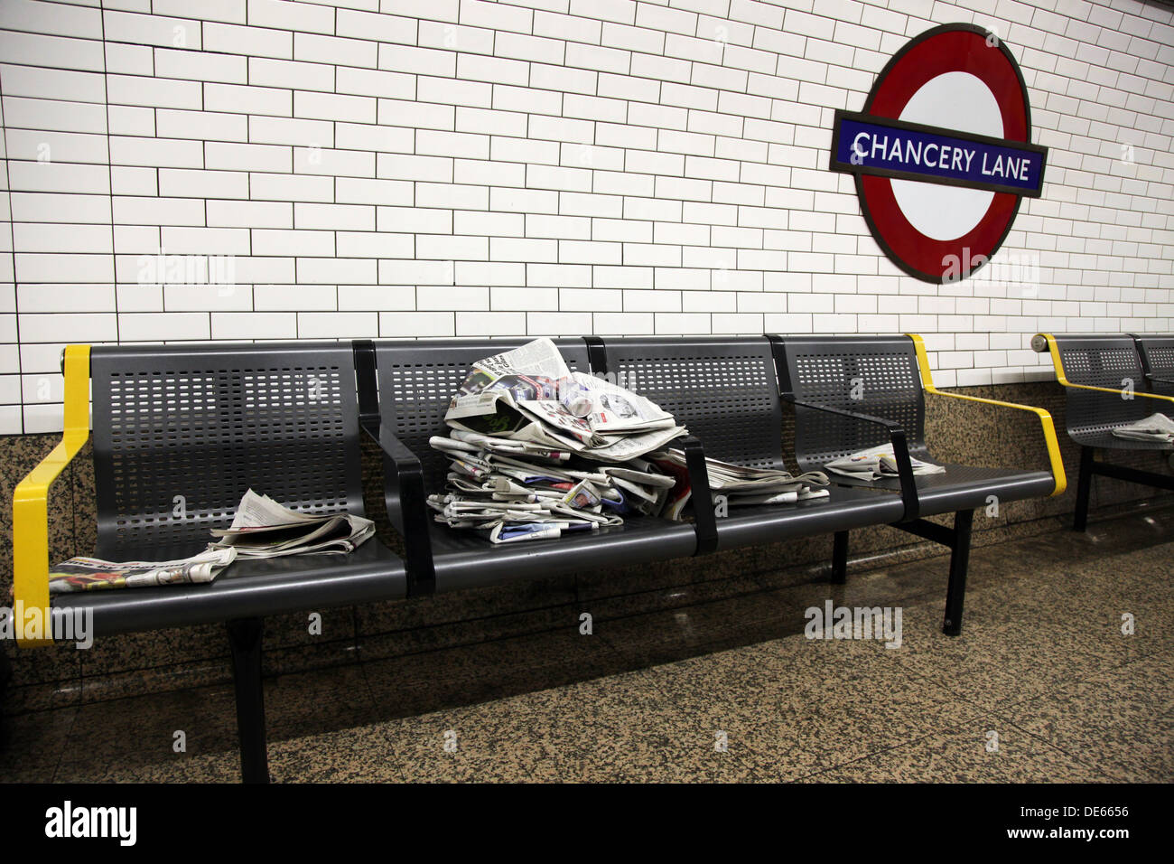 London underground seats hi-res stock photography and images - Alamy