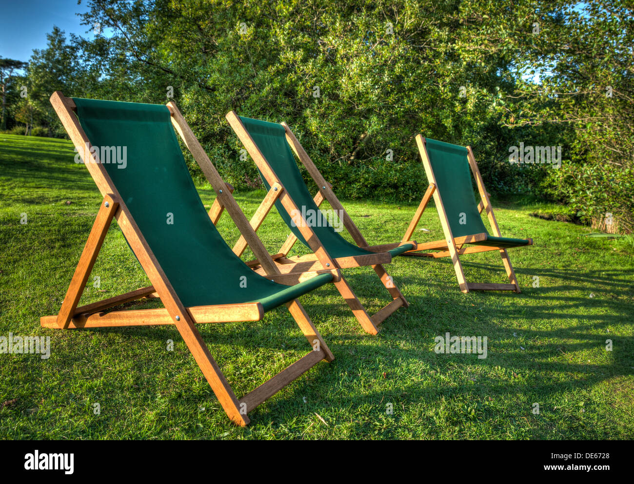 Green deck chairs hi-res stock photography and images - Alamy
