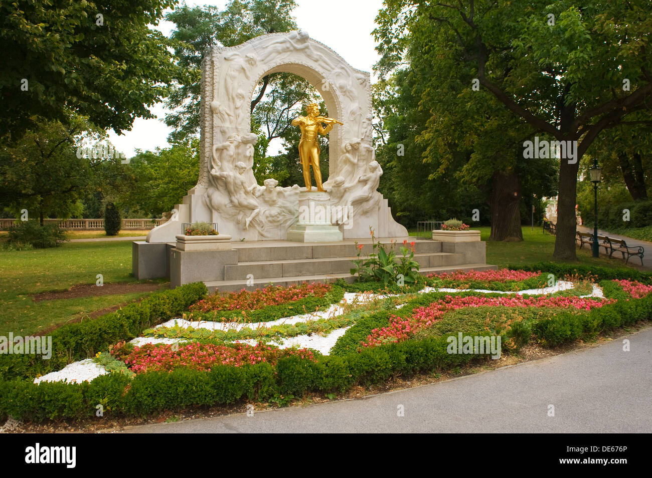 Johann Strauss Golden Statue in Vienna StadtPark Stock Photo - Alamy