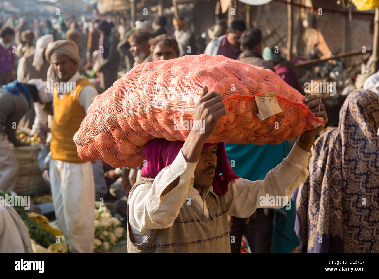 Agra market hi-res stock photography and images - Alamy