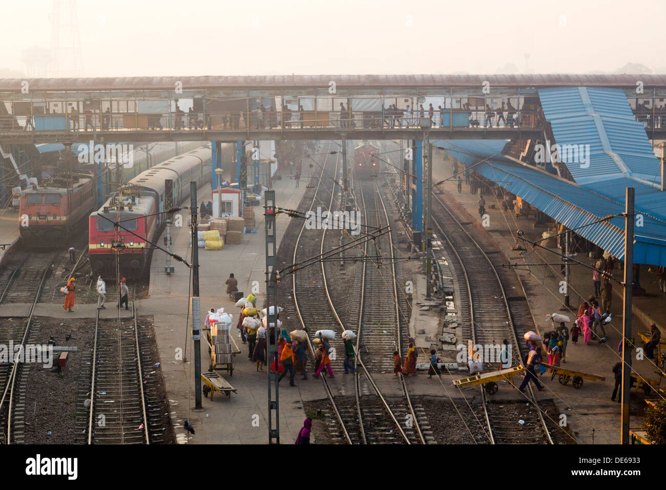 New Delhi Railway Station High Resolution Stock Photography and Images ...
