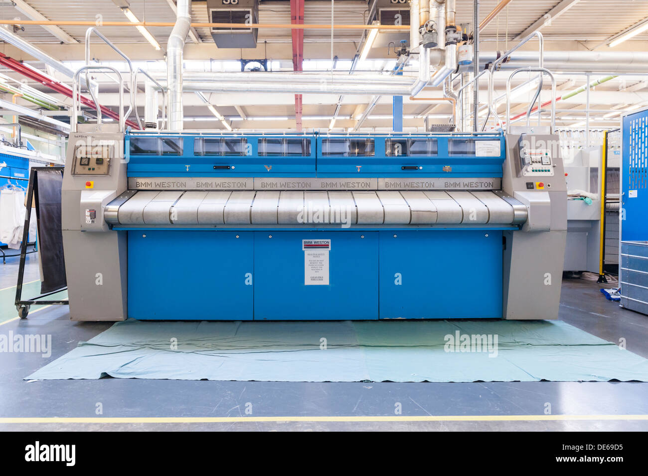 Industrial laundry machines hi-res stock photography and images - Alamy