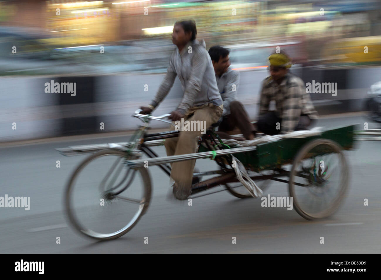 Cycle rickshaw hi-res stock photography and images - Alamy