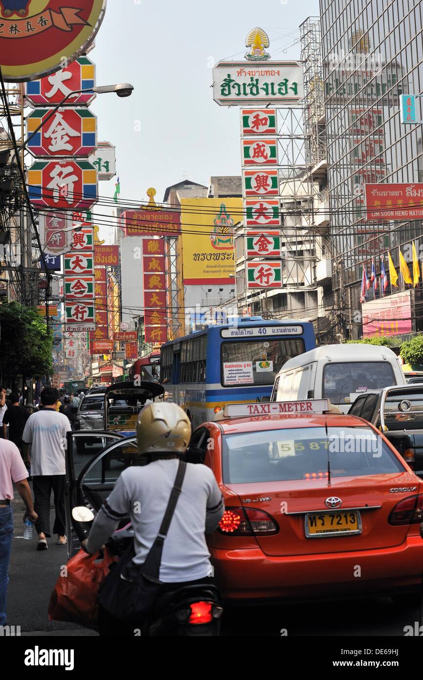 Thanon yaowarat hi-res stock photography and images - Alamy