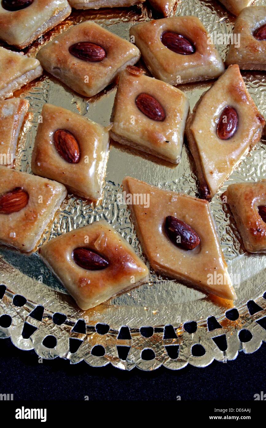 Cake pan arab hi-res stock photography and images - Alamy