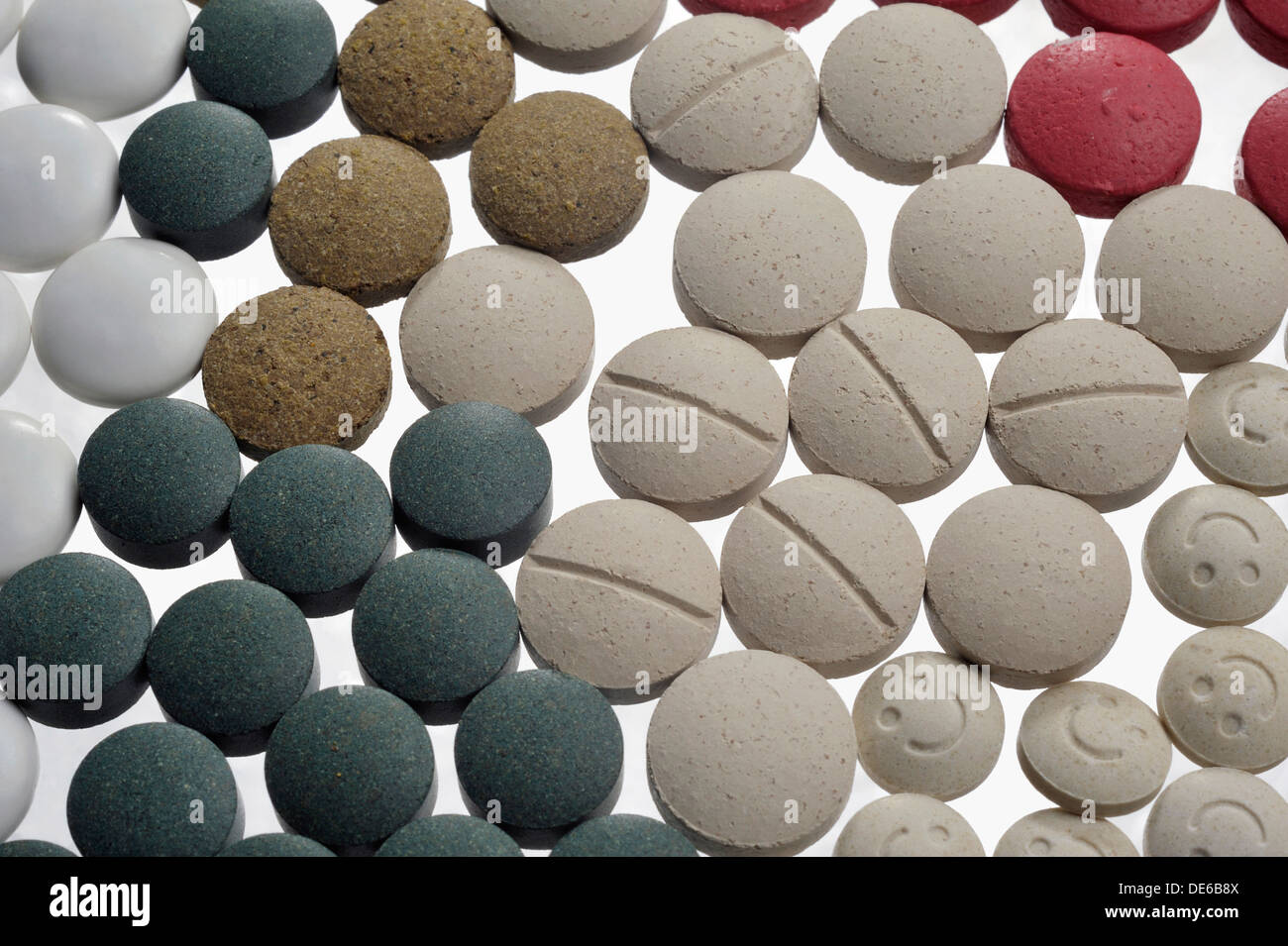 Pill drugs and capsules make drugs use pain hi-res stock photography ...