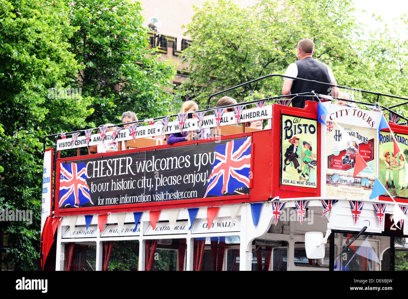 Chester tourist bus hi-res stock photography and images - Alamy